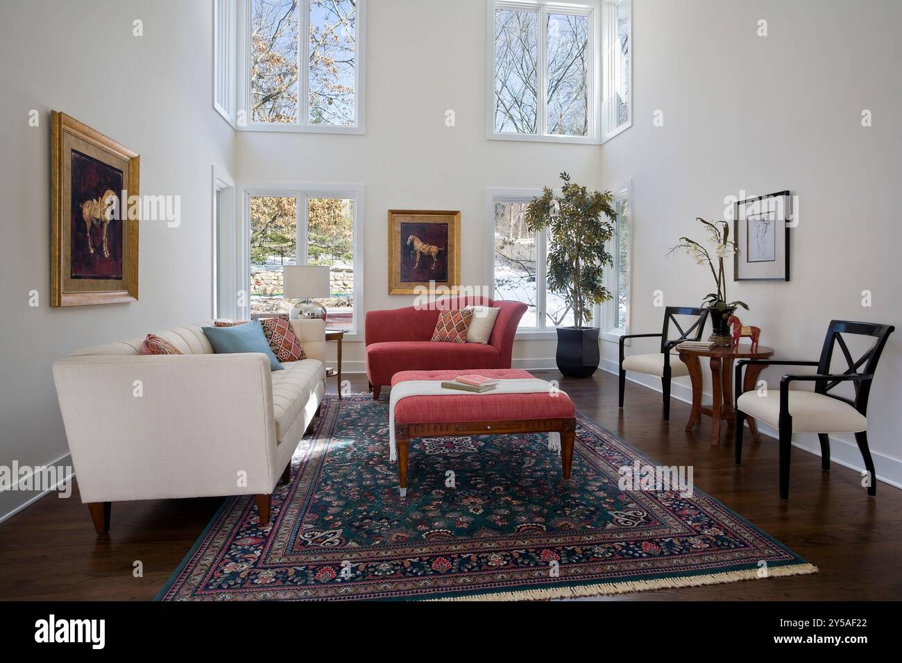 HIgh ceilings and windows in eclectic white living room Stock Photo - Alamy