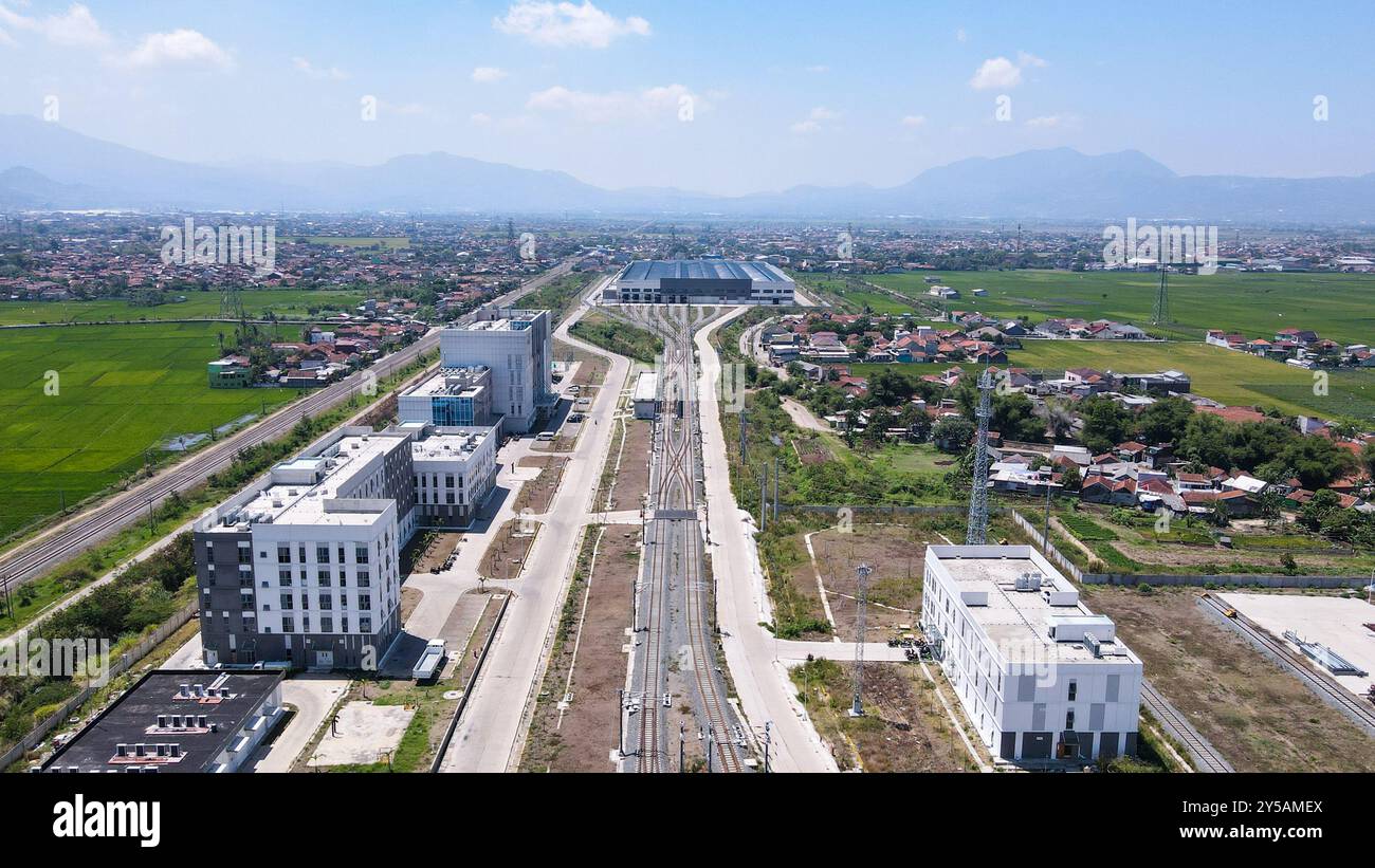 (240920) -- JAKARTA, Sept. 20, 2024 (Xinhua) -- An aerial drone photo ...