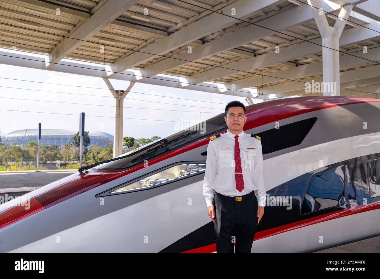 (240920) -- JAKARTA, Sept. 20, 2024 (Xinhua) -- Zhang Yue poses for ...