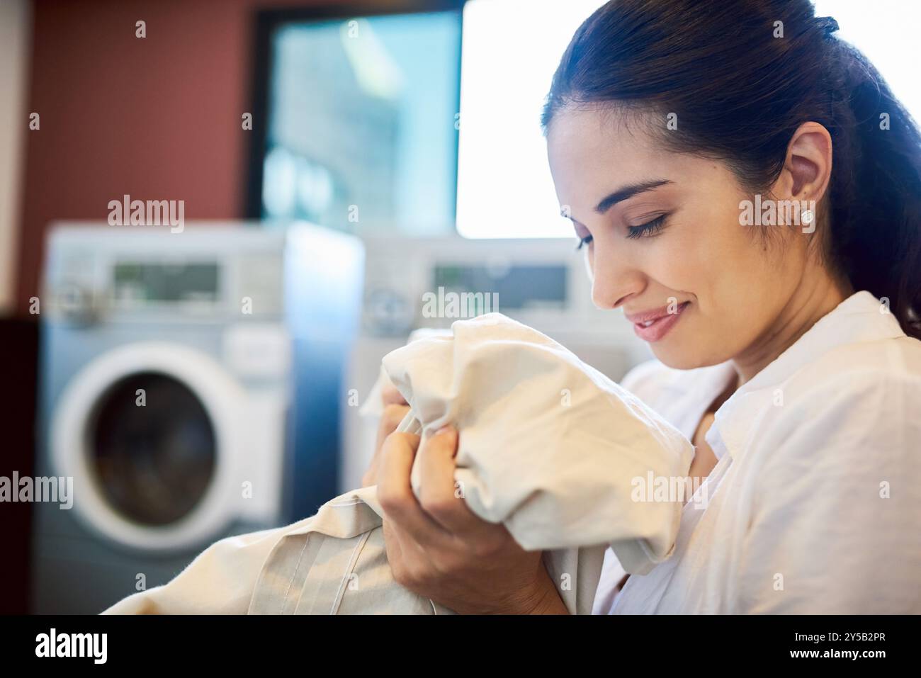 Woman washing face cloth bathroom hi-res stock photography and images ...