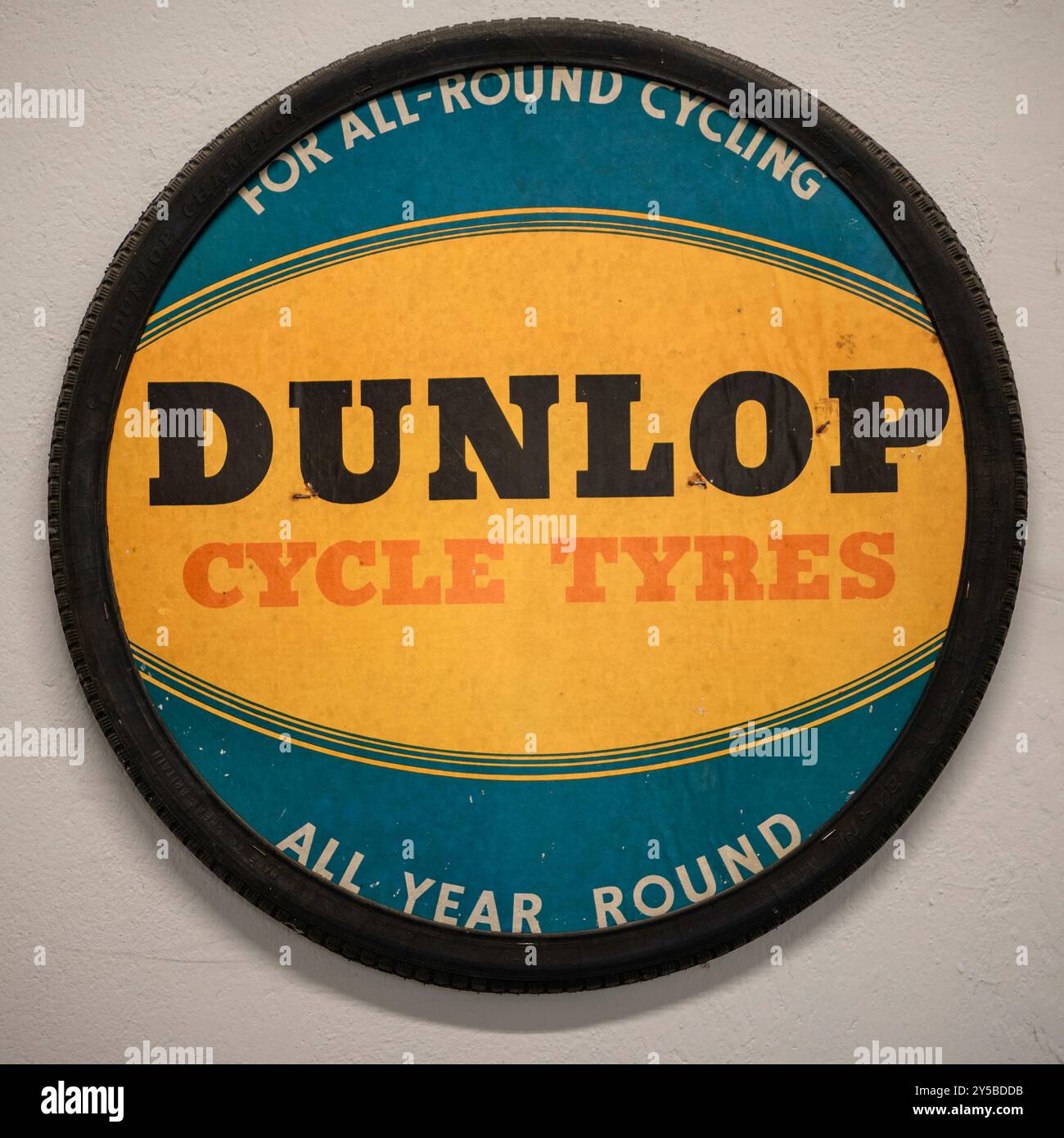 Dunlop logo hi-res stock photography and images - Alamy