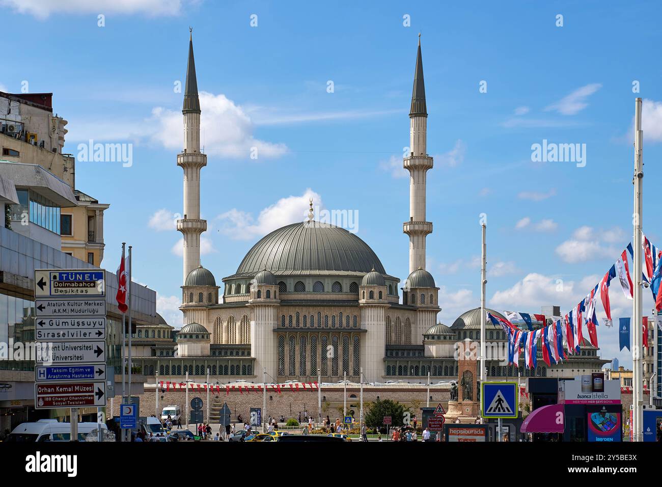 Neues minarett hi-res stock photography and images - Alamy