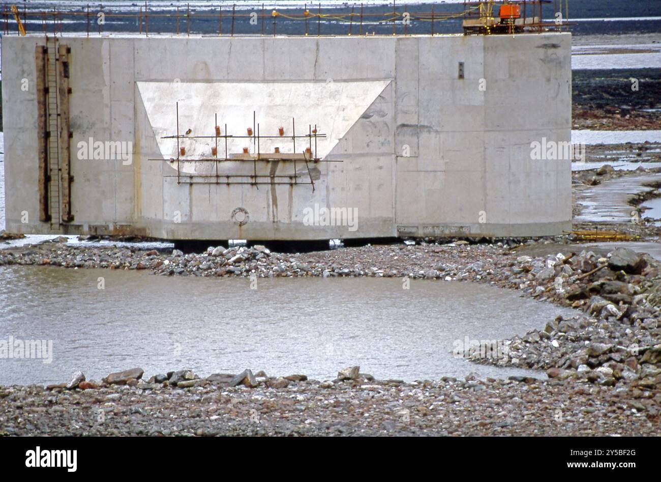Casson setting on piles driven into the ground Stock Photo - Alamy