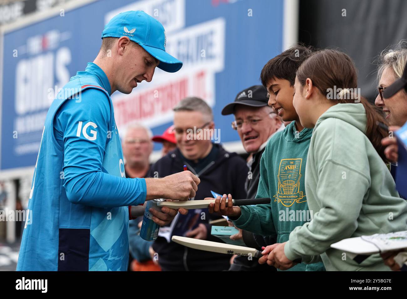 Harry Brook of England signs a fans cricket bat during the Second Metro ...