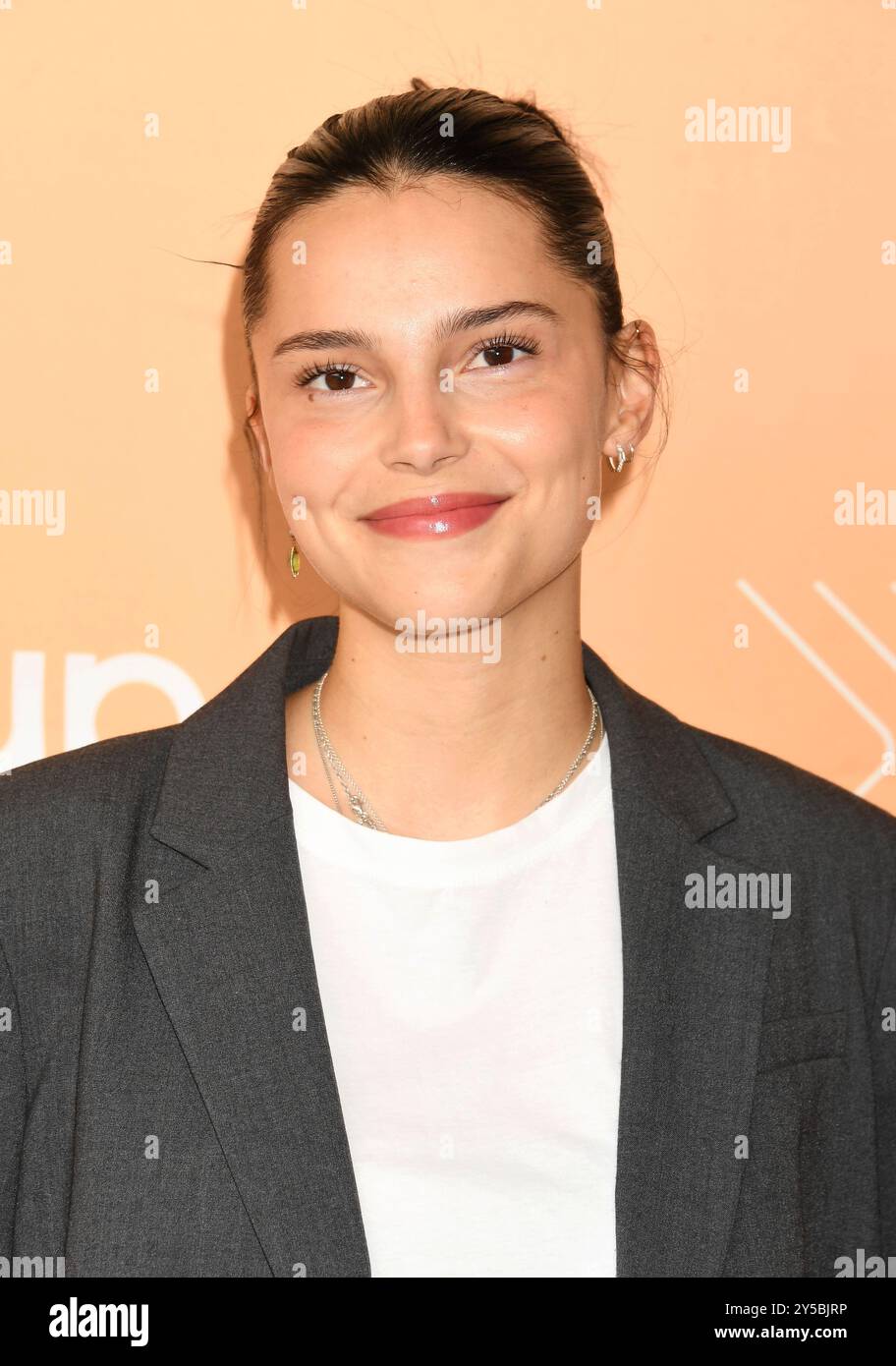 LOS ANGELES, CALIFORNIA - SEPTEMBER 20: Inde Navarrette attends the ...