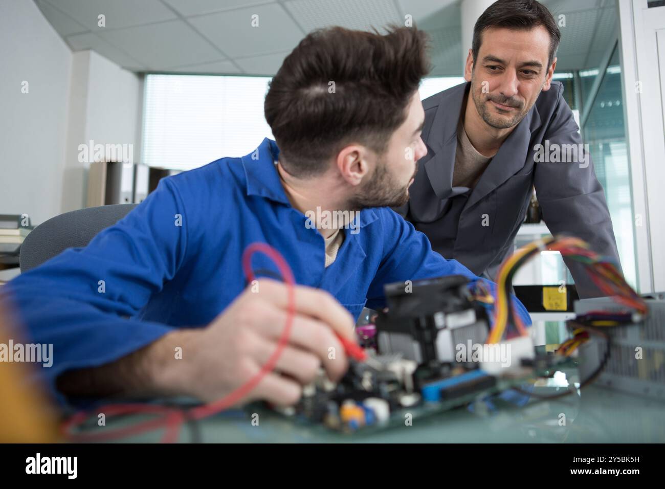 Engineer work in electronics lab hi-res stock photography and images ...