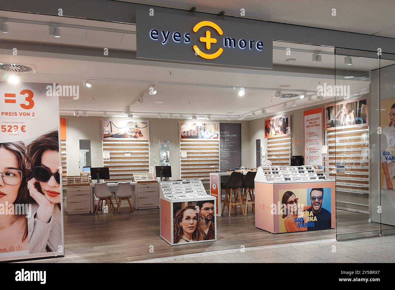 Stockbilder 09/2024 Optiker Eyes More *** Stock photos 09 2024 Optician ...