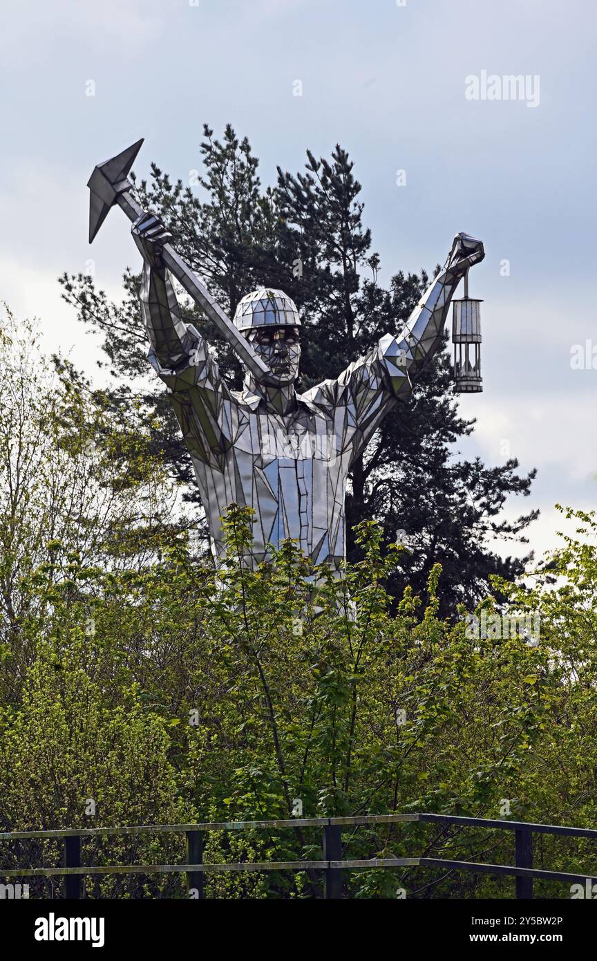 "The Brownhills Colossus", outdoor sculpture by John McKenna ...