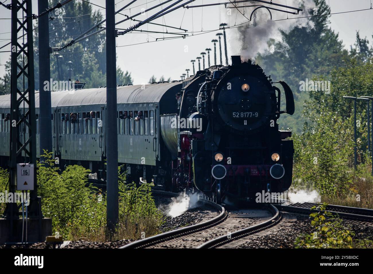 Berlin macht Dampf Eine Schnellzugdampflok der Baureihe 52 8177 -9 auch ...