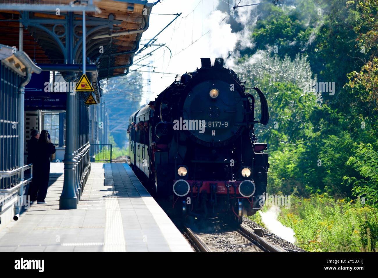 Berlin macht Dampf Eine Schnellzugdampflok der Baureihe 52 8177 -9 auch ...
