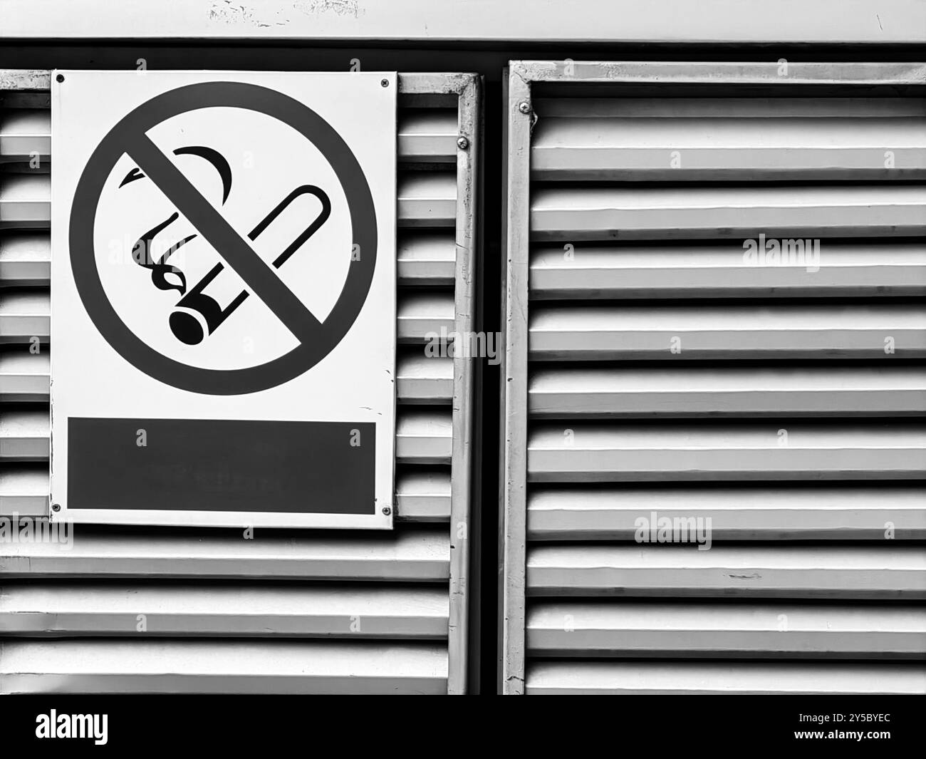 No Smoking Sign on Grid Metal Background: Pattern, Texture, and ...