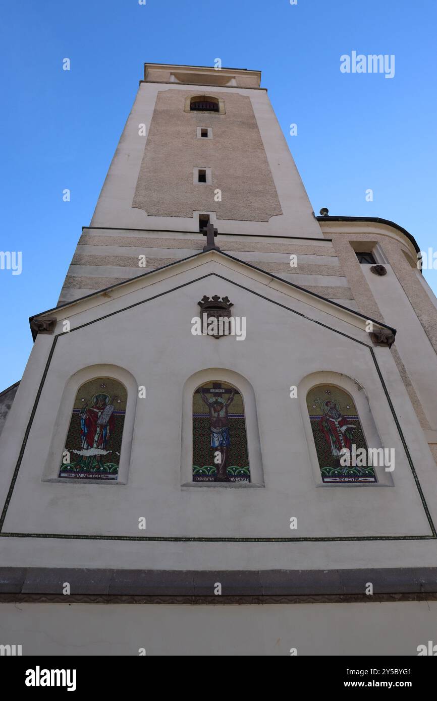 Church portal towers hi-res stock photography and images - Alamy