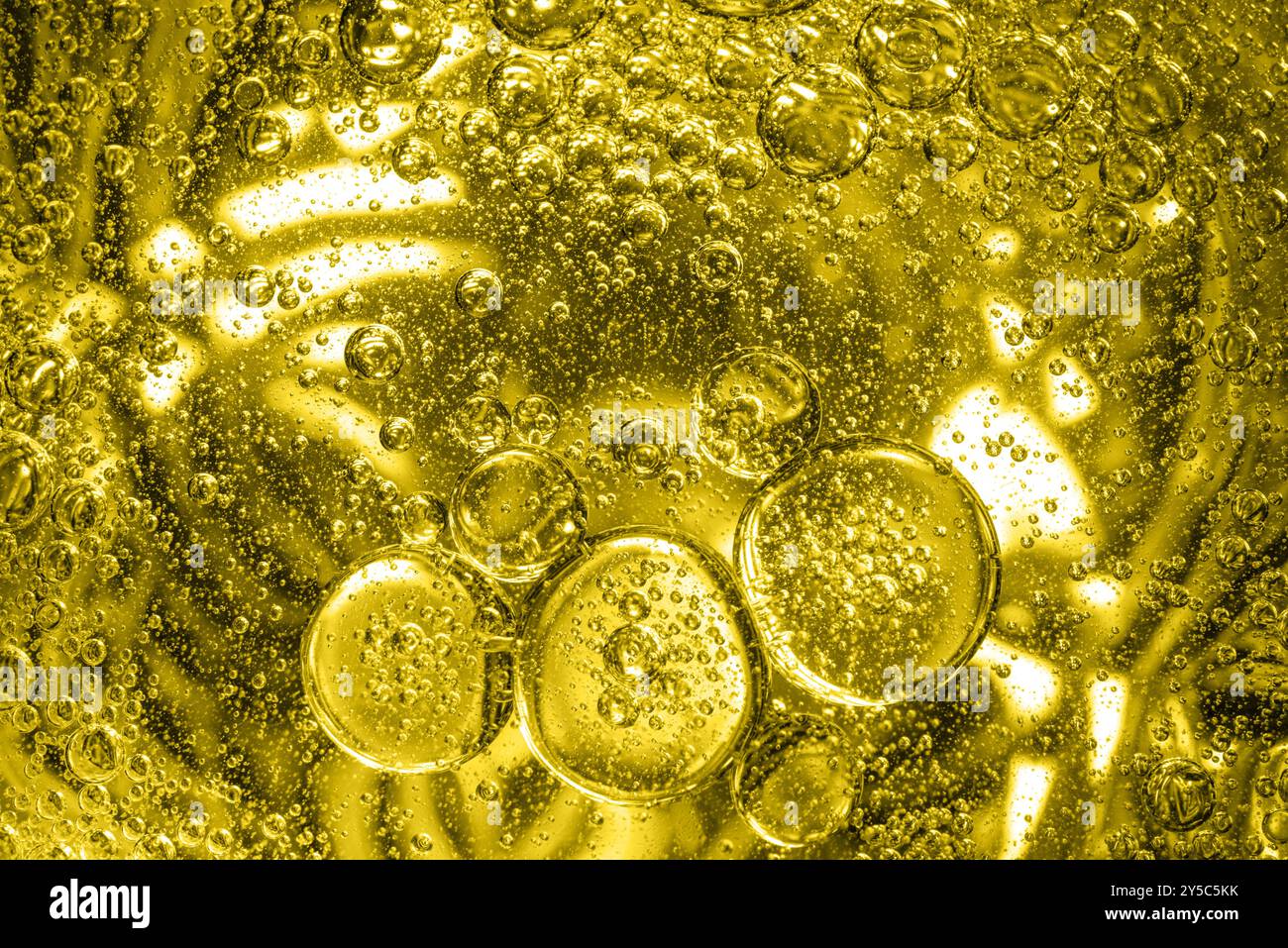 Oil floating in water hi-res stock photography and images - Alamy