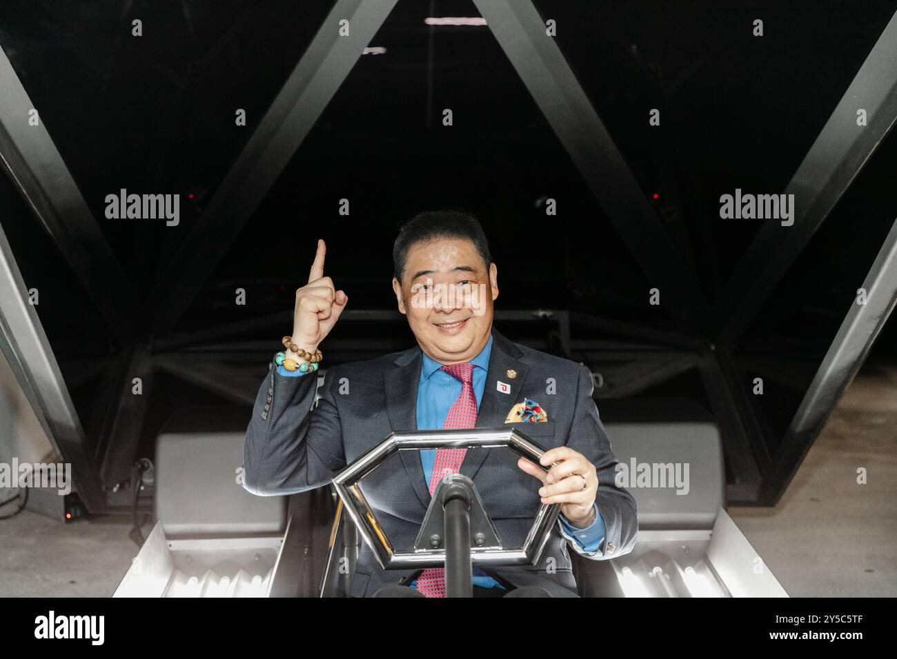 Joey Zhou TV Host & founder of Los Angeles Beverly Arts (LABA) with The ...