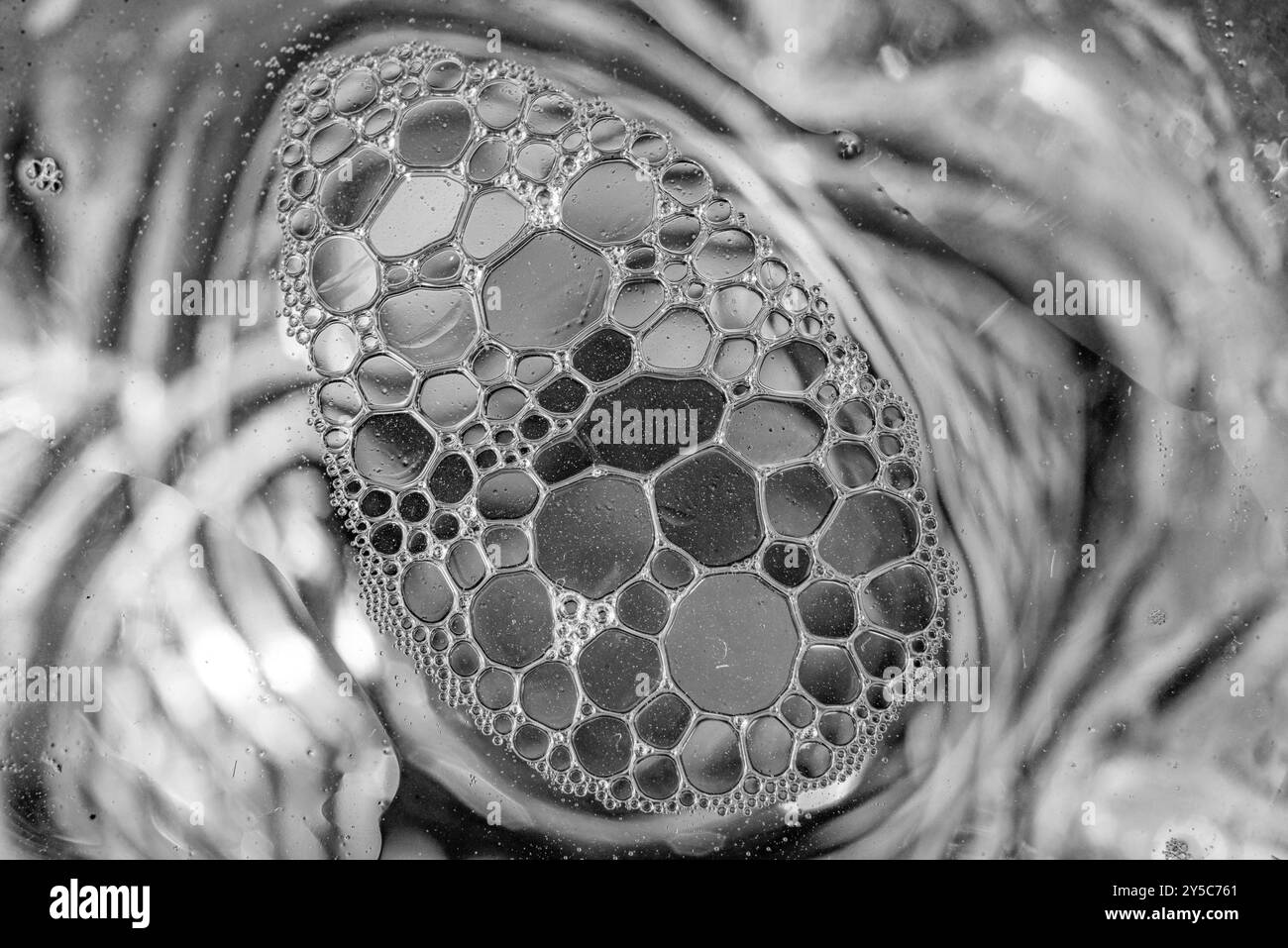 Oil in water art Black and White Stock Photos & Images - Alamy