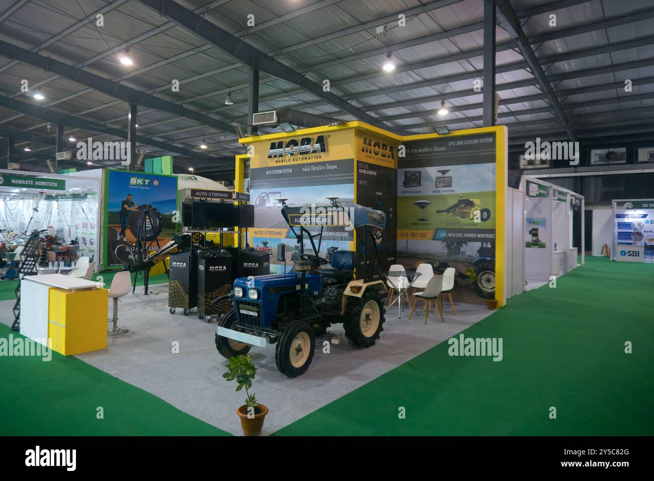 Mini tractor india hi-res stock photography and images - Alamy