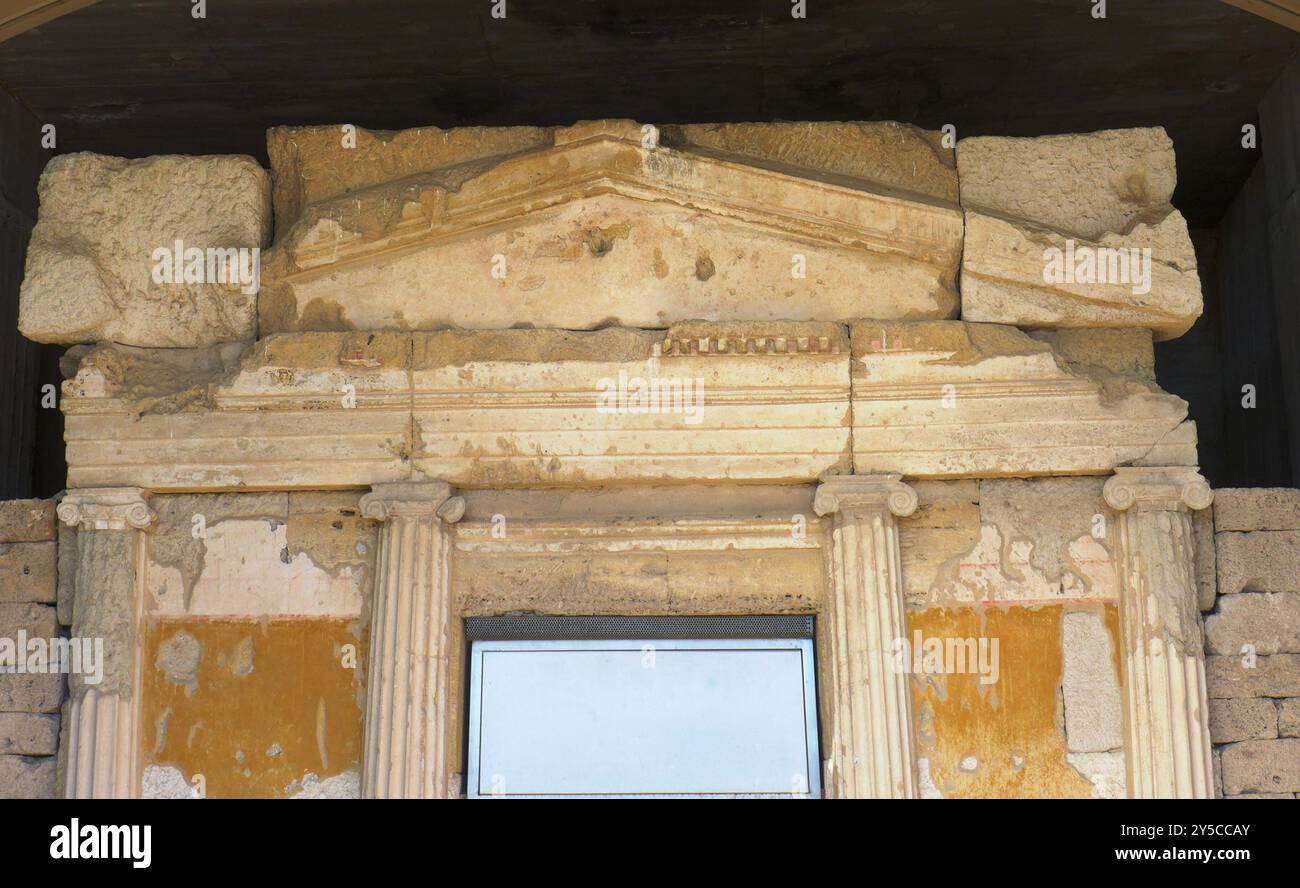 Macedonian tomb of 300 B.C. in Thessaloniki countryside Stock Photo - Alamy