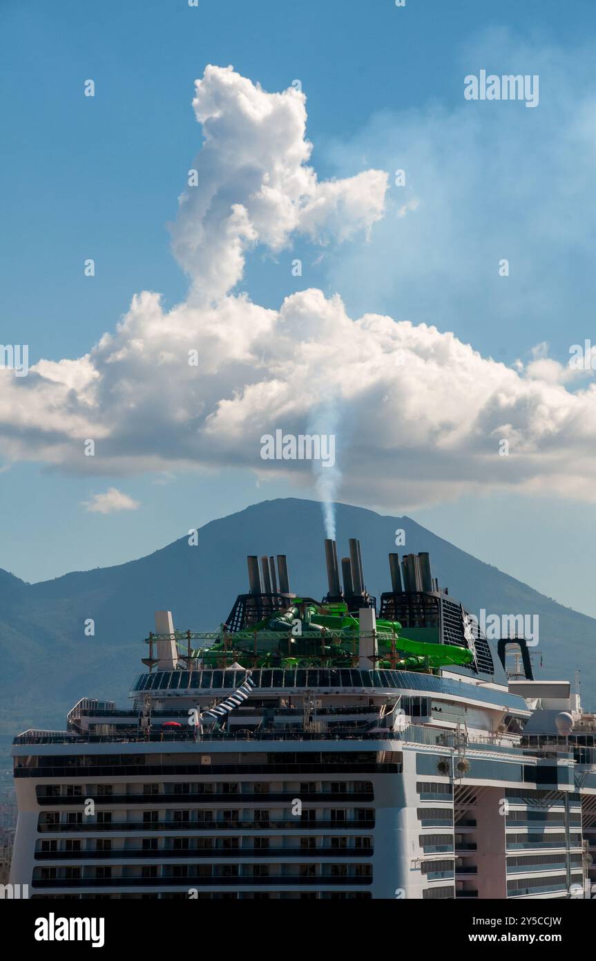 Navi sfondo hi-res stock photography and images - Alamy