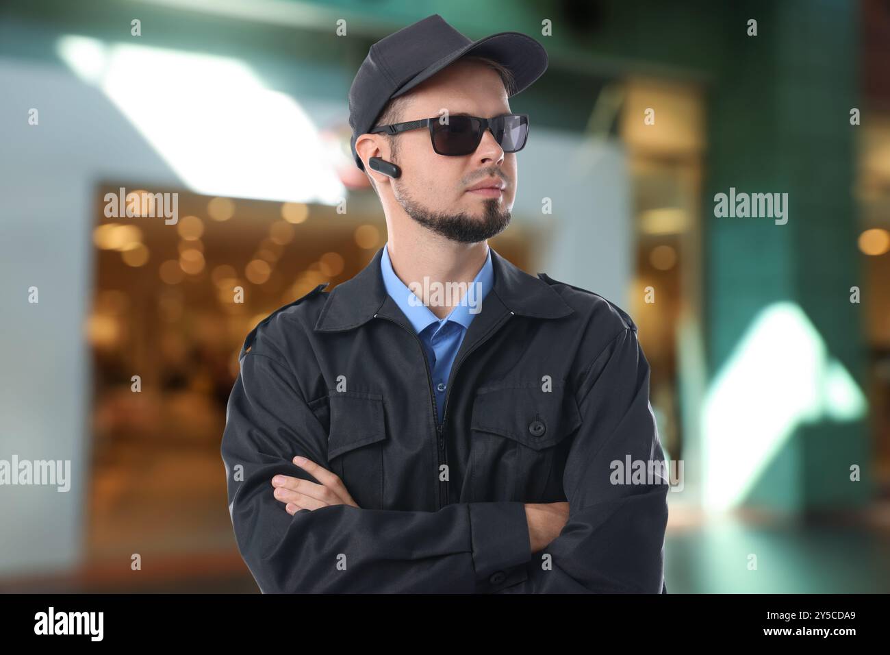 Bodyguard shopping centre hi-res stock photography and images - Alamy