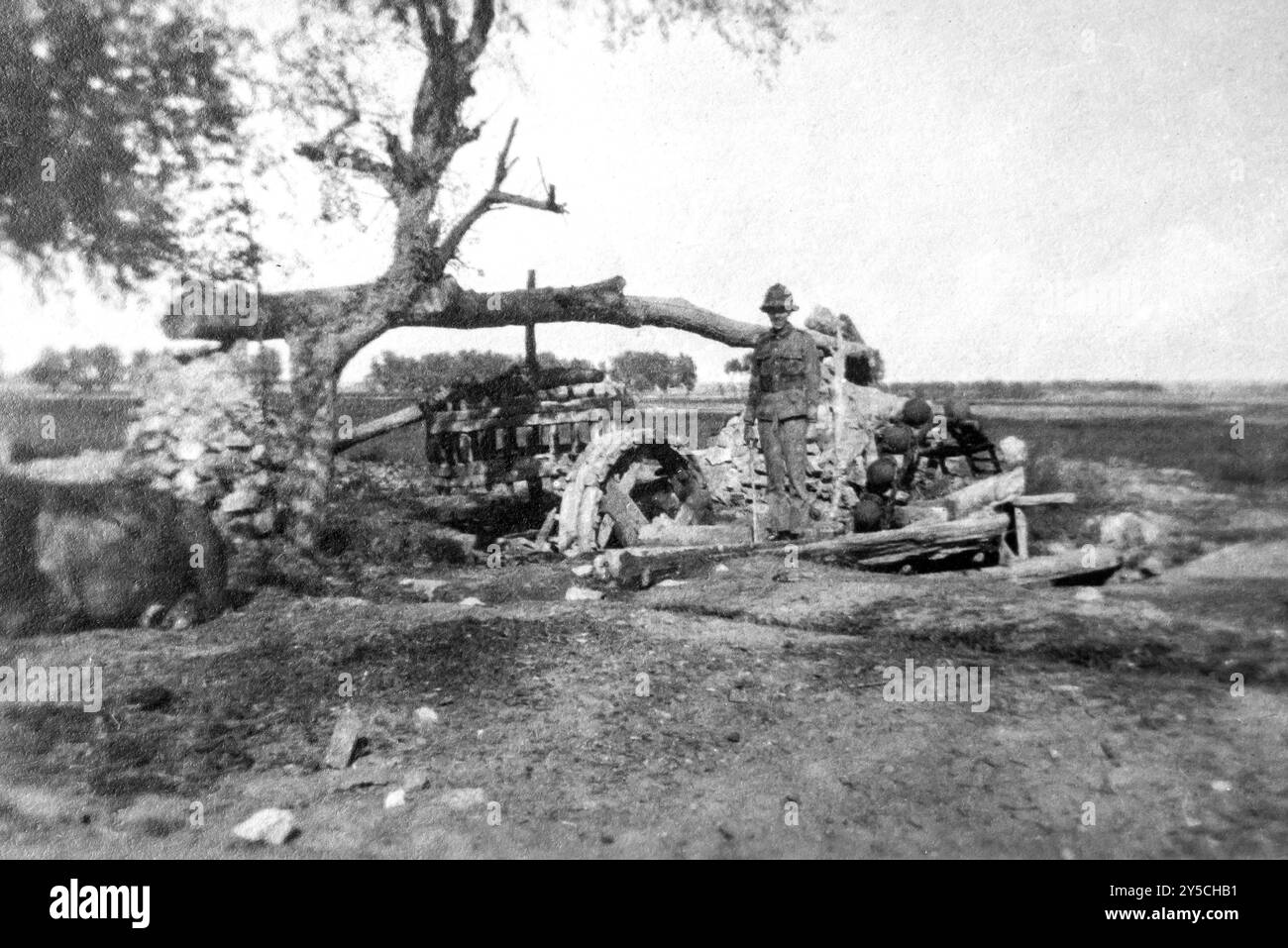 WWi 1916 North West Frontier, British India. British soldier near a ...
