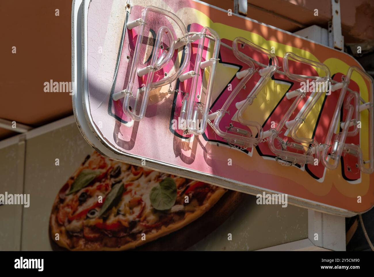 large pizza advertising sign, fast food advertising, pizza parlour neon ...