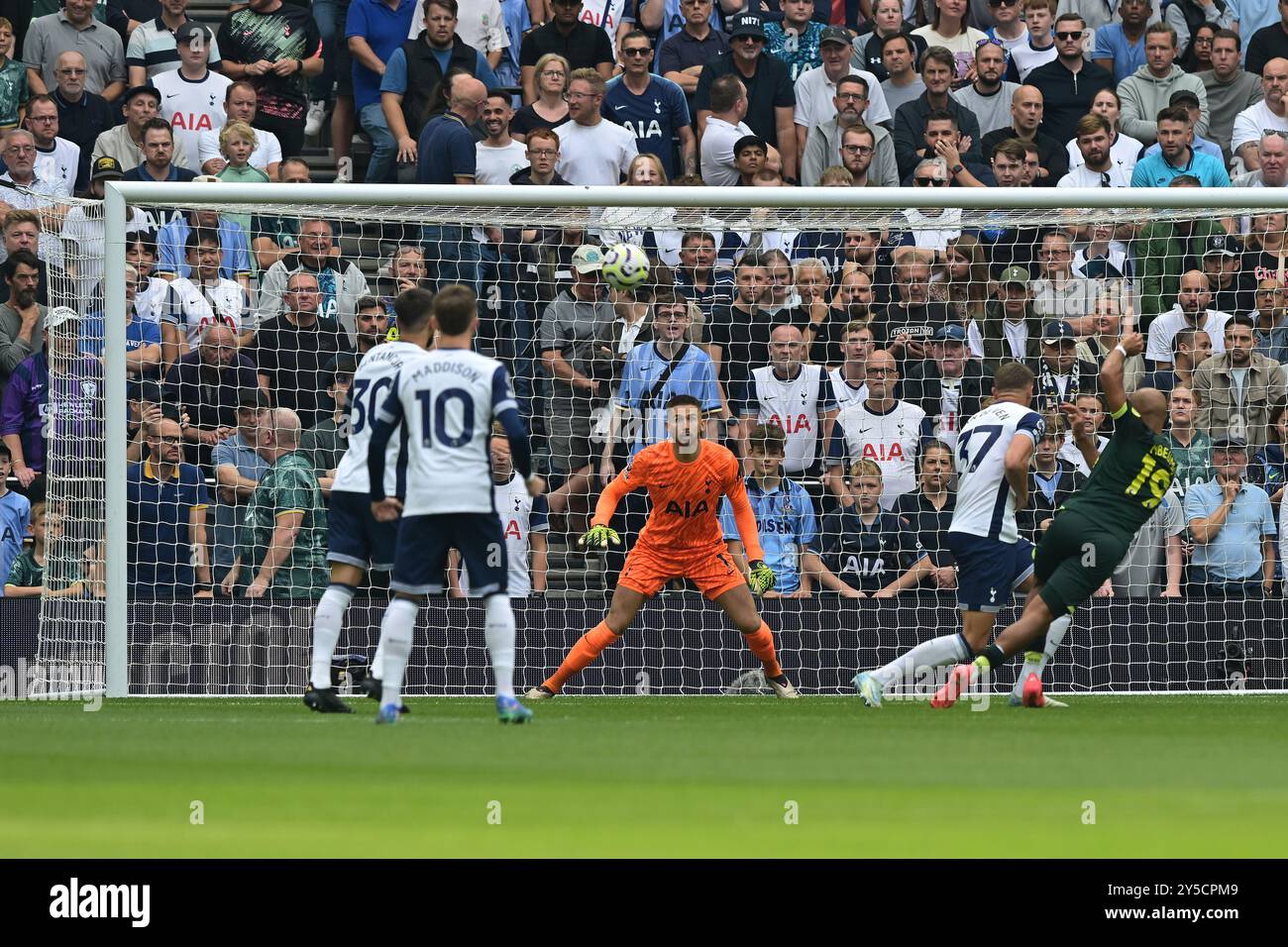 London, UK. 21st Sep, 2024. GOAL Bryan Mbeumo of Brentford opens the ...