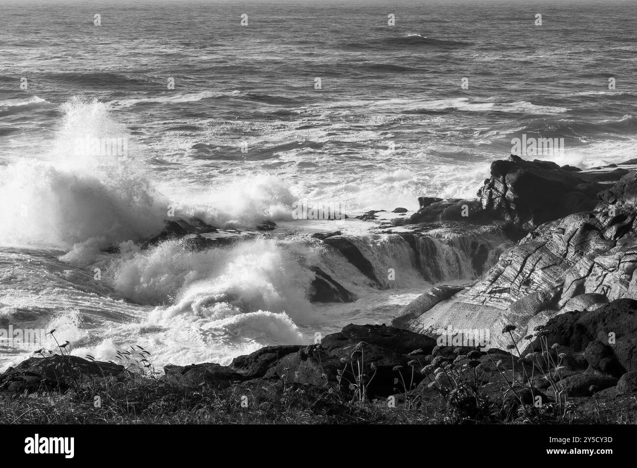 Waves Crashing on Rocks, Boiler Bay State Park, Oregon Coast, USA Stock ...