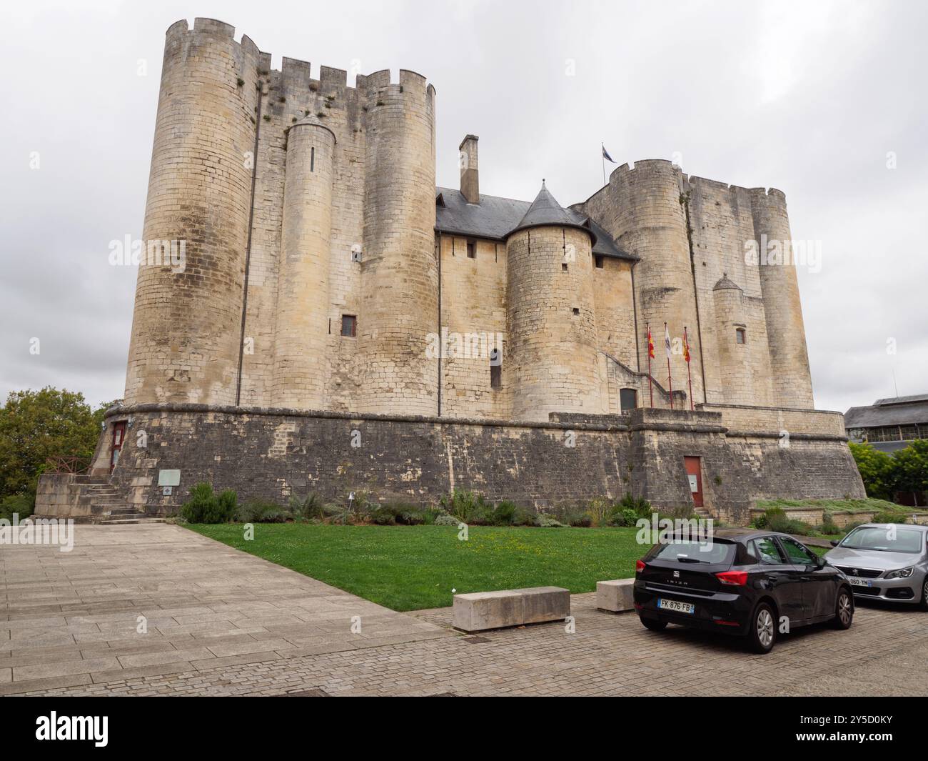 Chateau de niort hi-res stock photography and images - Alamy