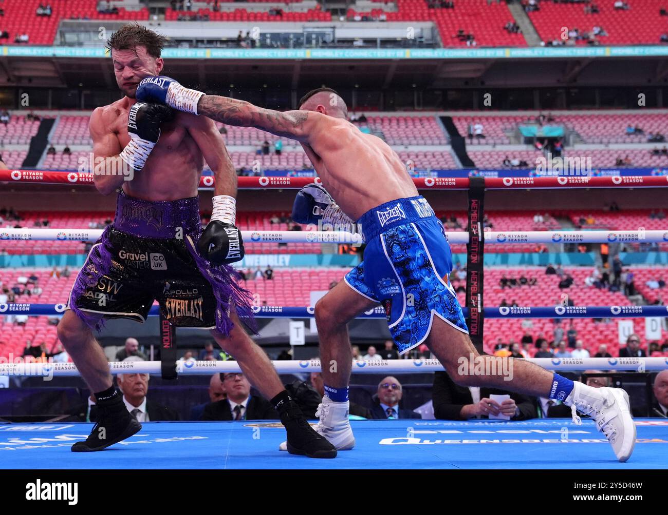 Josh Padley (left) and Mark Chamberlain in the light weight bout at ...