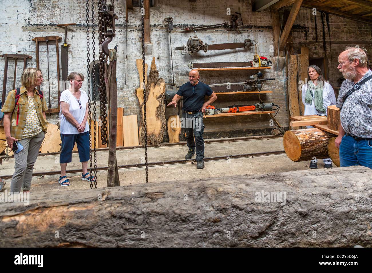 Guided tour for visitors to the Amanda mill with old saws and tools ...