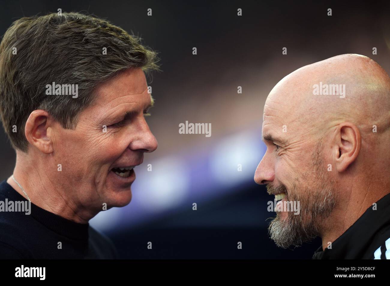 Crystal Palace manager Oliver Glasner (left) and Manchester United ...
