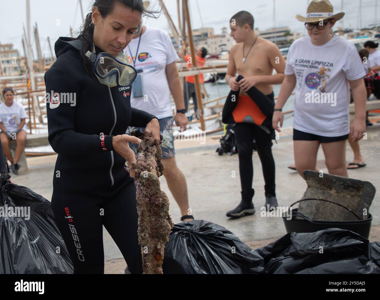 21 September 2024, Spain, Palma: Volunteers show garbage collected ...