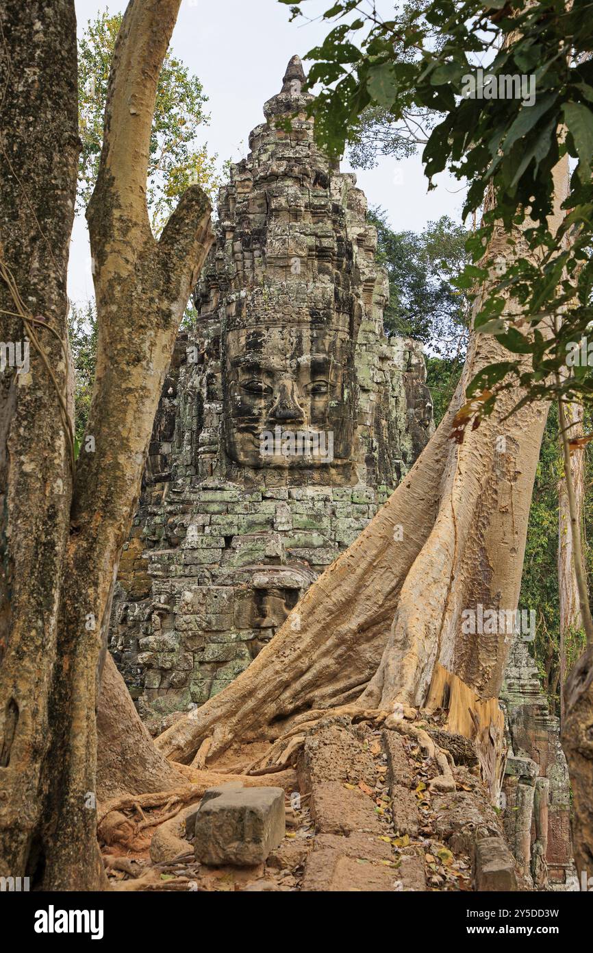 People angkor thom temple complex hi-res stock photography and images ...