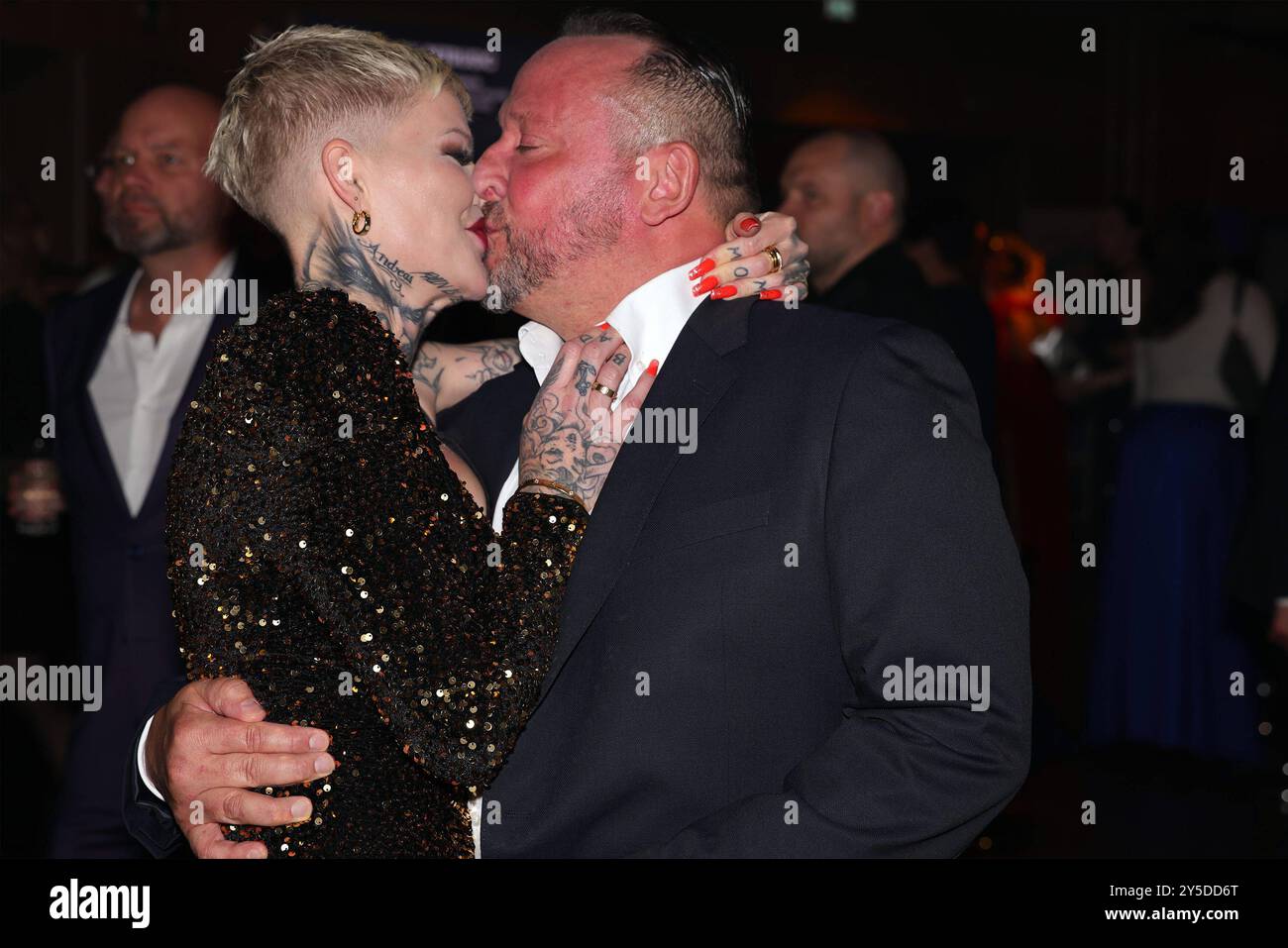 Radio Regenbogen Award 2024 Melanie Müller küsst ihren Freund Andreas Kunz bei der After-Show ...