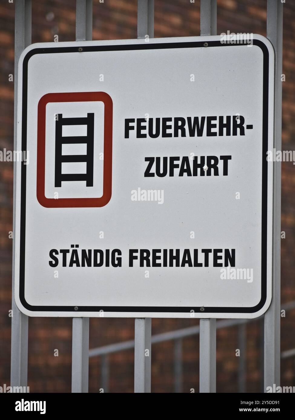 Sign for a fire brigade access road with a ladder symbol Stock Photo ...