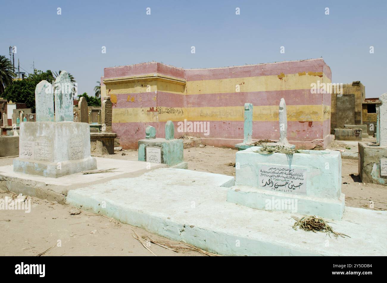 Cemeteries in cairo hi-res stock photography and images - Alamy