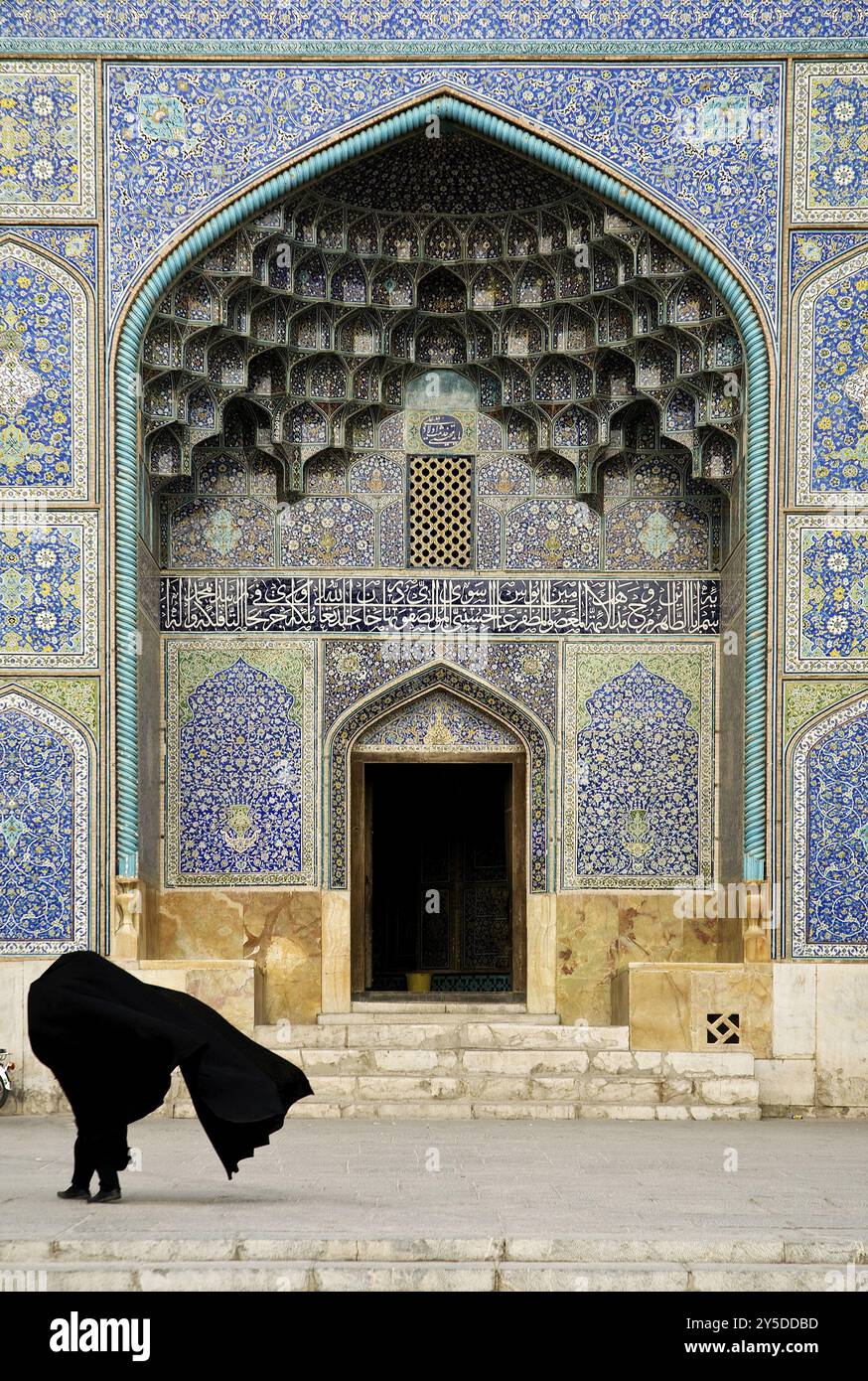 Mosque door in isfahan esfahan iran Stock Photo - Alamy