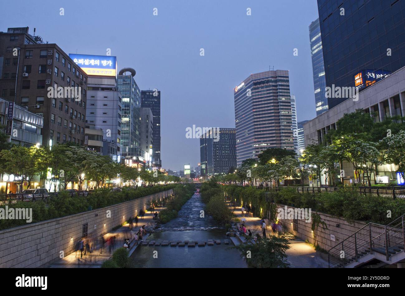 Cheonggyecheon stream in central seoul south korea Stock Photo - Alamy