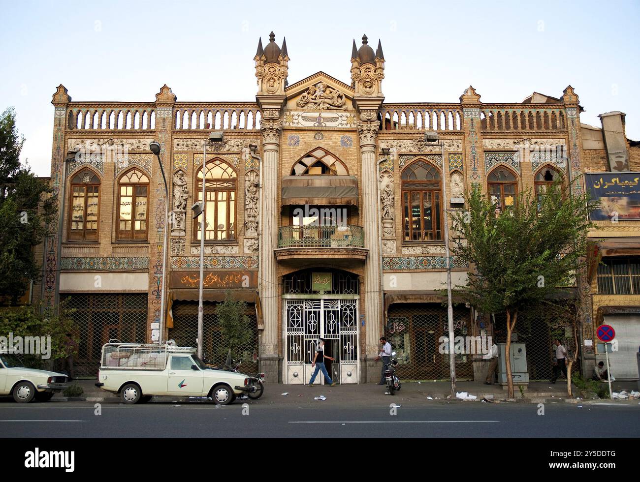Iran construction hi-res stock photography and images - Alamy