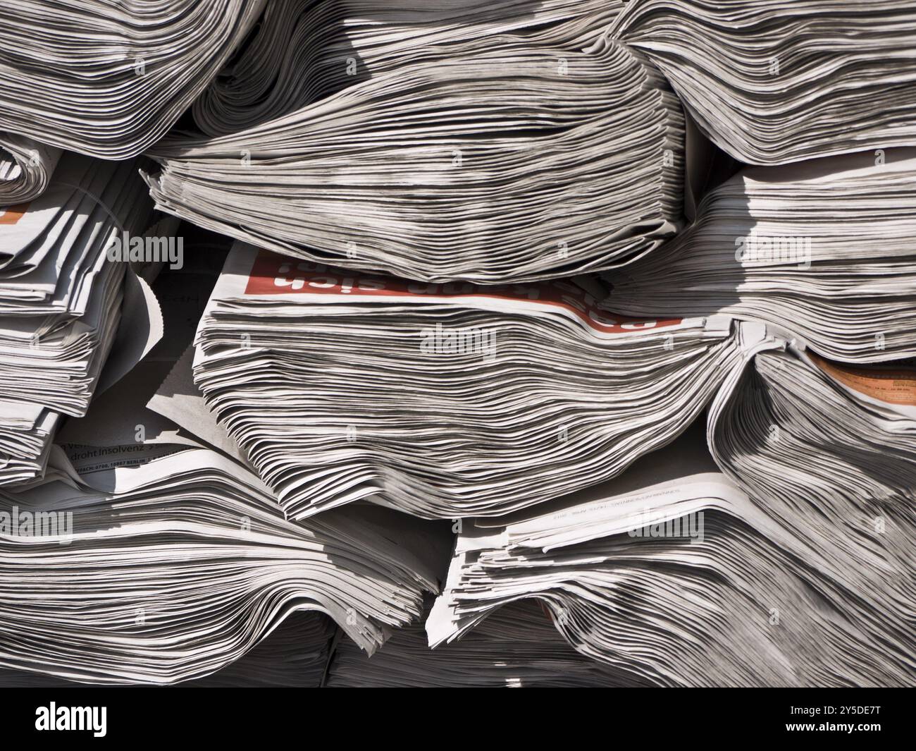 Newspaper kiosk booth newspapers hi-res stock photography and images ...