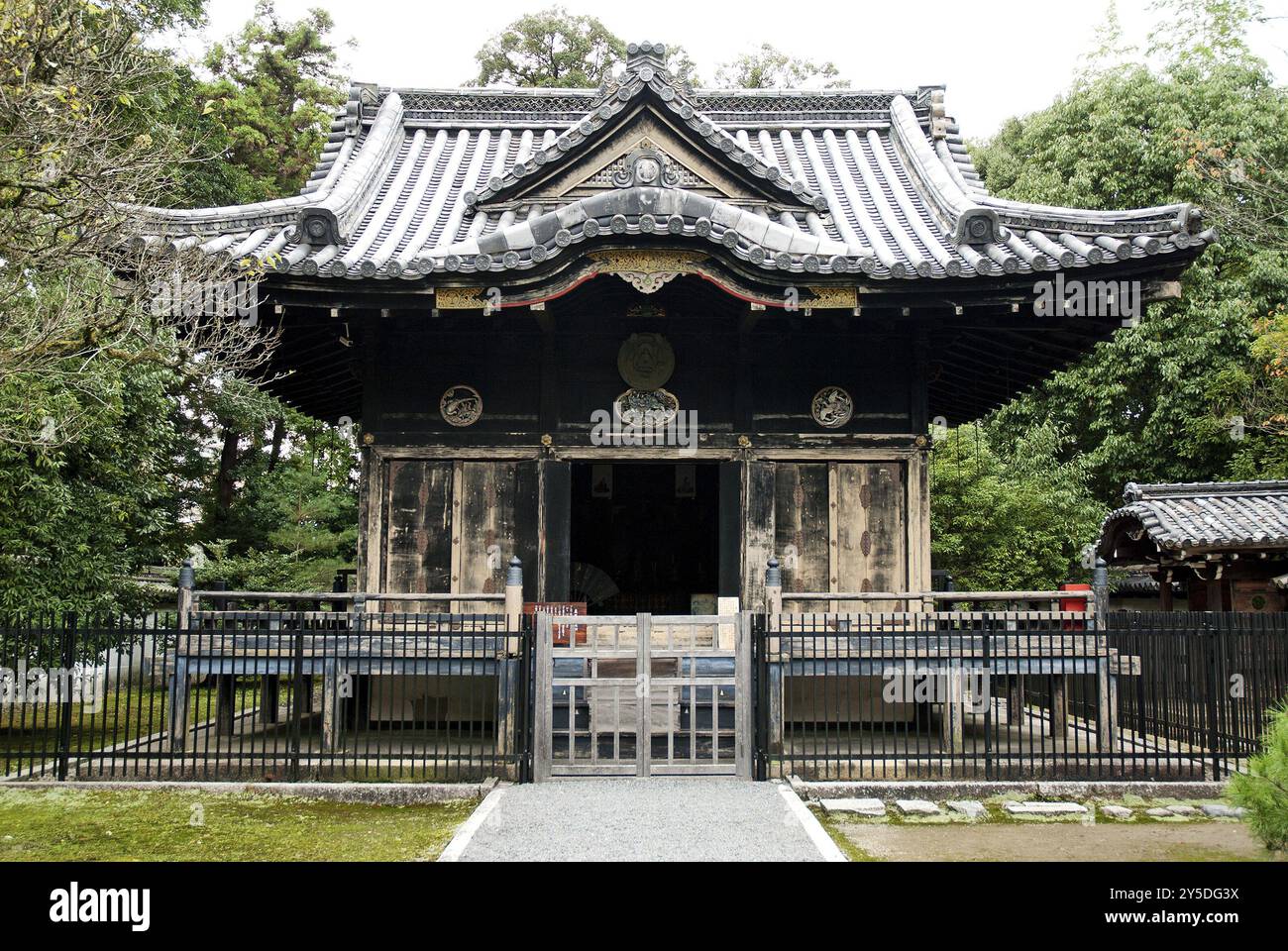Shinto temple in kyoto japan Stock Photo - Alamy