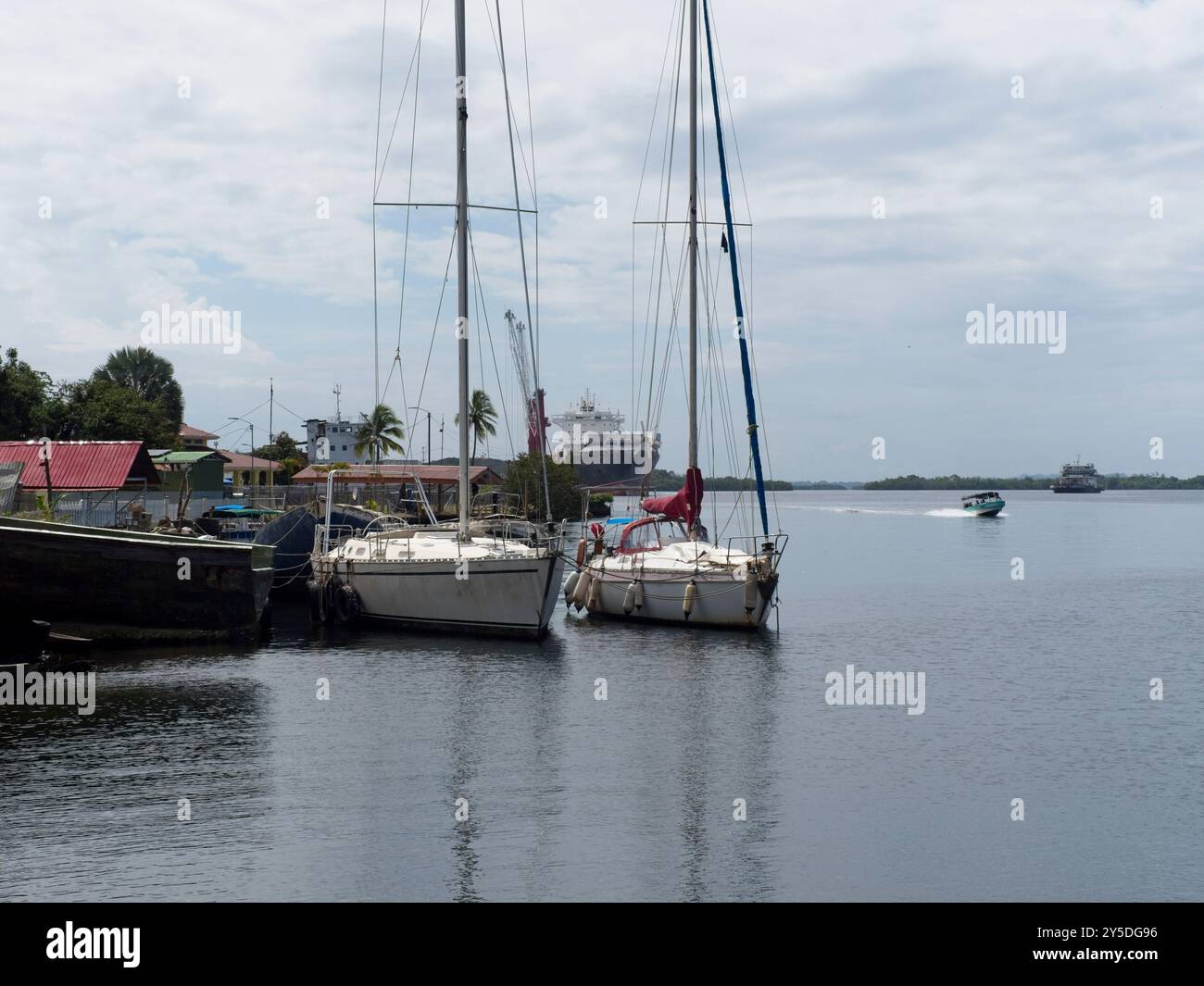 Boats in the harbor in Almirante, Bocas del Toro, Panama Stock Photo ...
