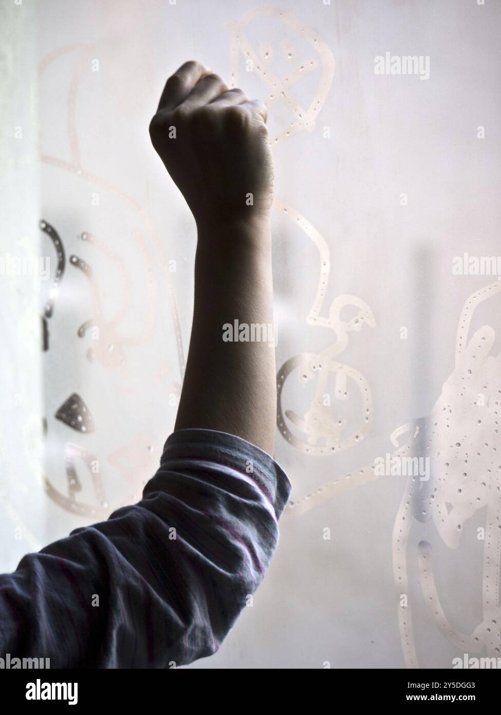 Child stick figure drawing hi-res stock photography and images - Alamy