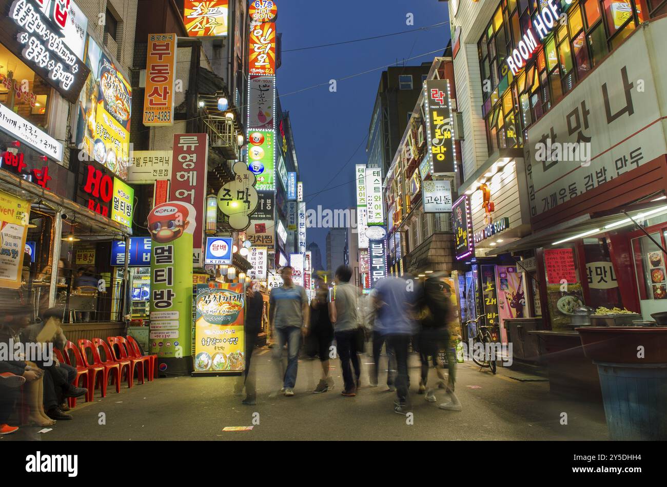 Shopping street in central seoul south korea at night Stock Photo - Alamy