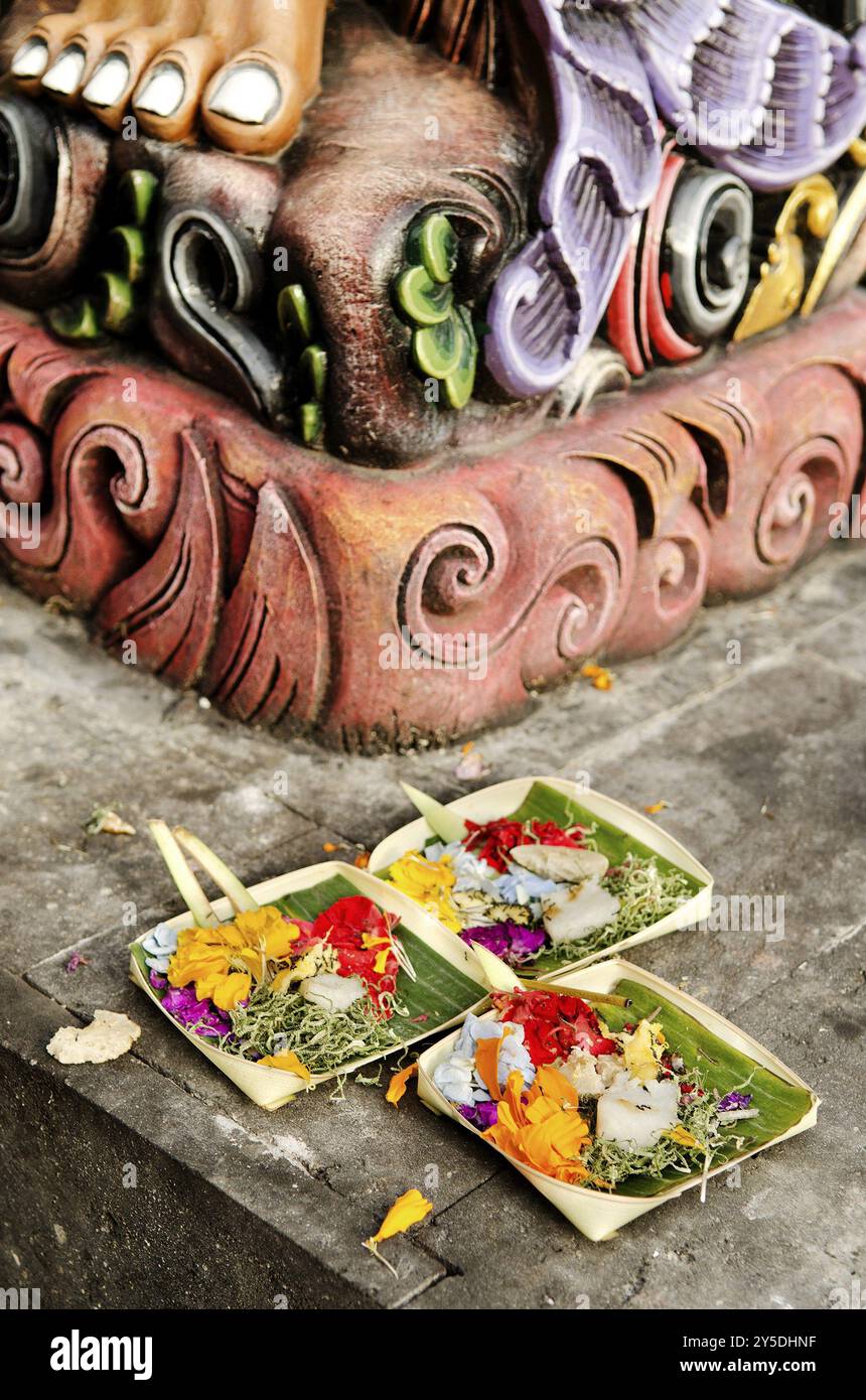 Offerings in temple bali indonesia Stock Photo - Alamy