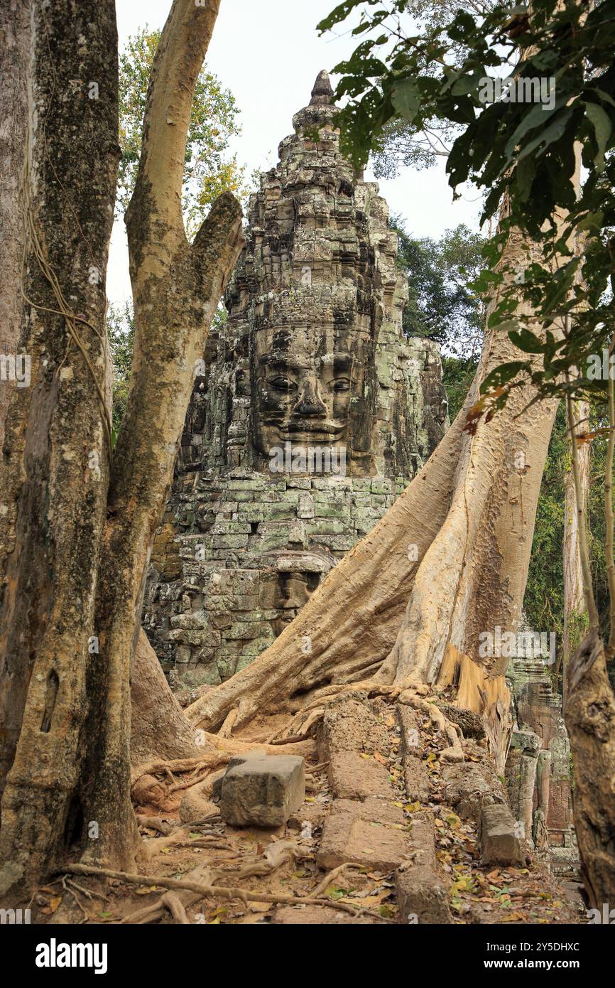 The north gate to Angkor Thom Thom in Cambodia Stock Photo - Alamy