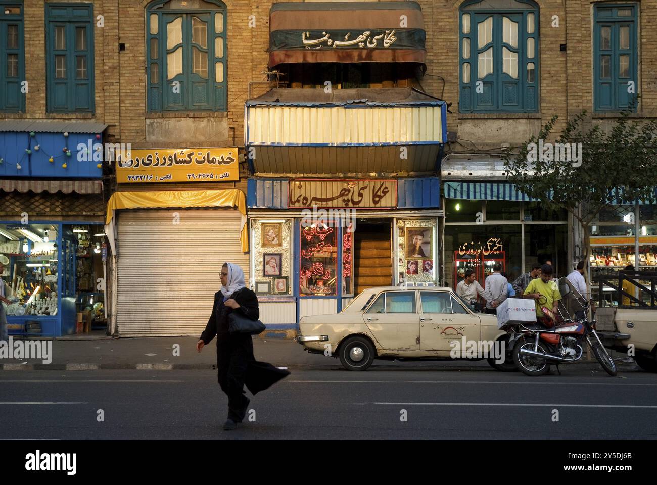 Tehran street people hi-res stock photography and images - Alamy