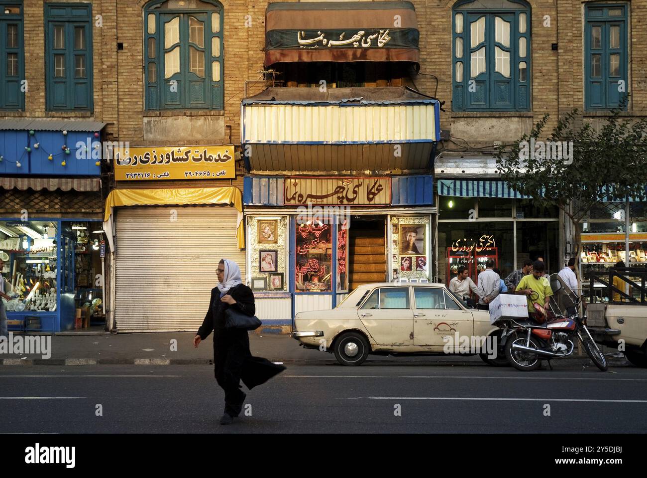 Shopping street in central teheran iran Stock Photo - Alamy