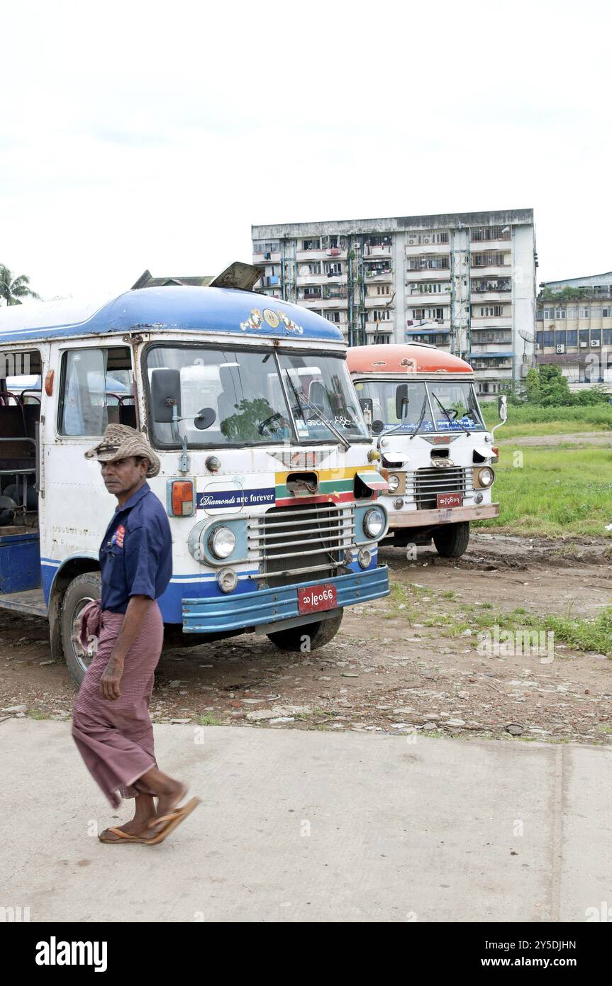 Old bus myanmar burma hi-res stock photography and images - Alamy