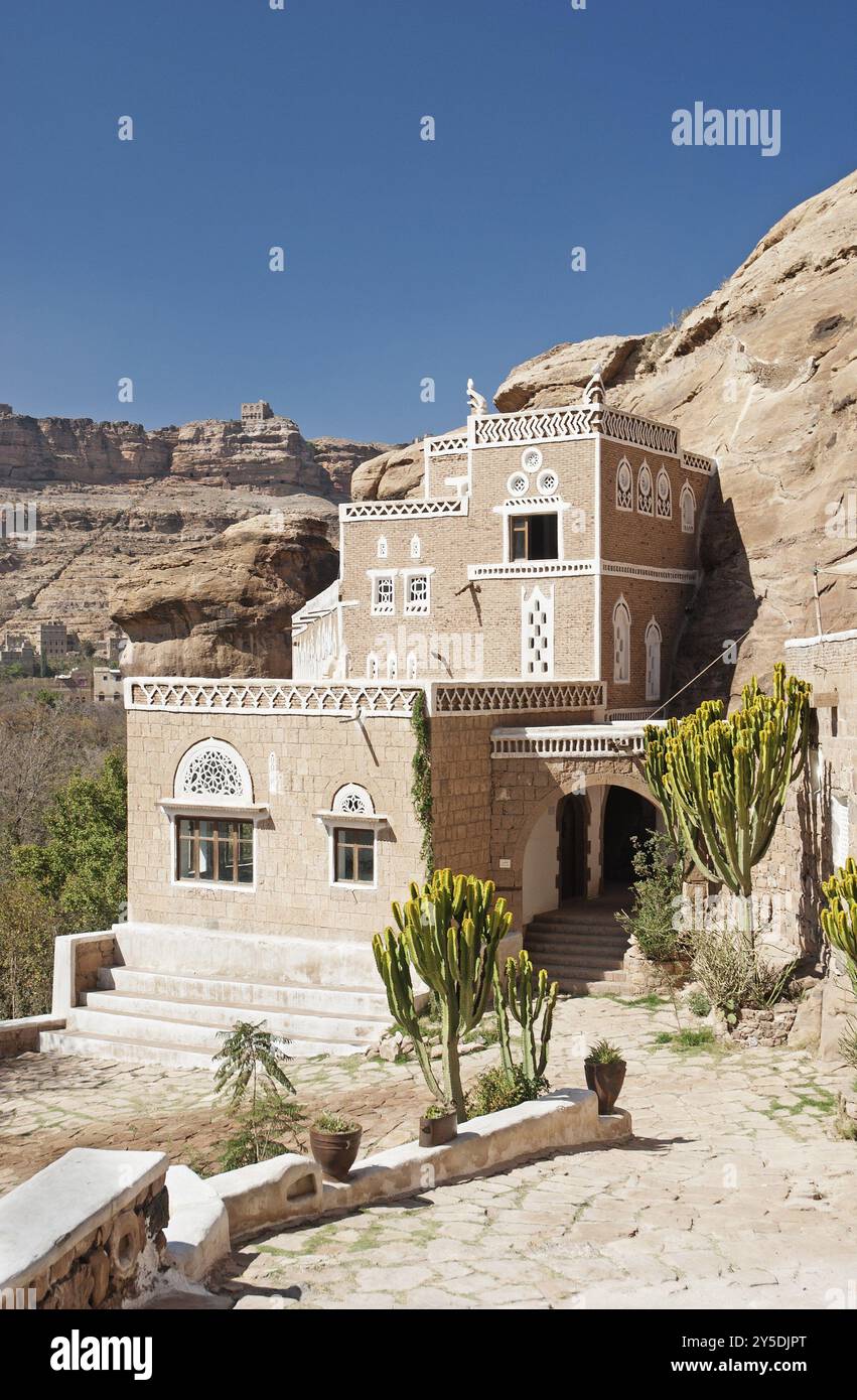 Traditional yemeni house hi-res stock photography and images - Alamy
